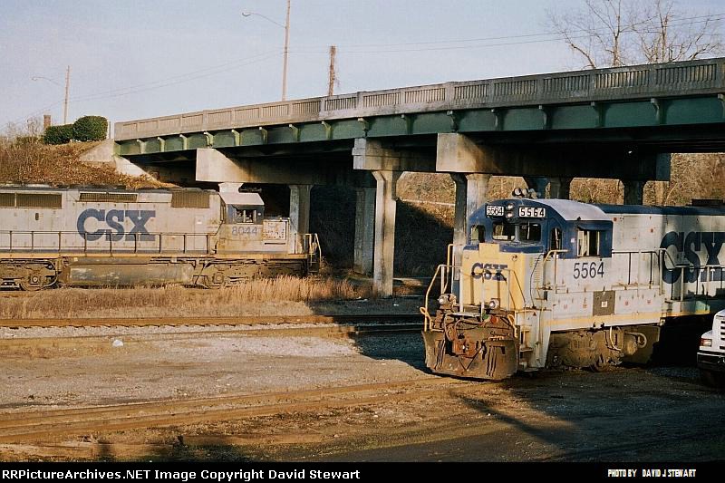 Q549/CSX 8044-CSX 5564